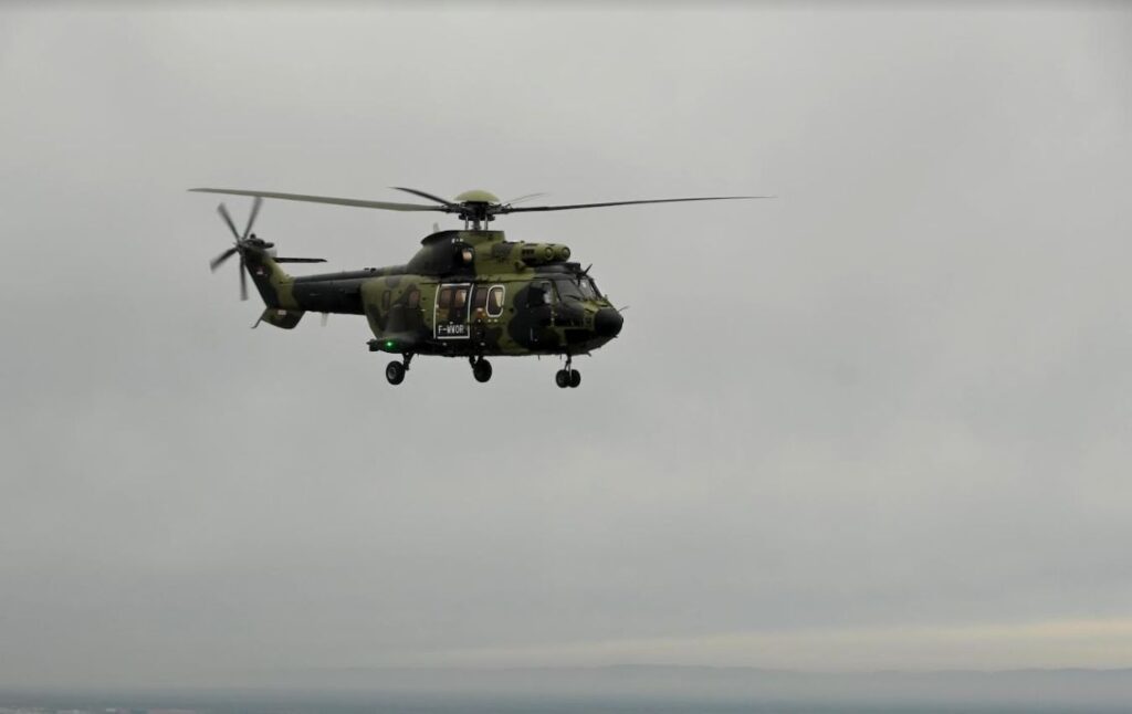 Fagyban és sötétben is repül a Super puma X-215 (Videó) | SZMSZ (Szabad ...