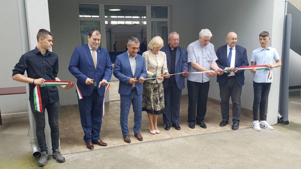 Sportcsarnokkal bővült a tóthfalusi Kaszap István Kollégium | SZMSZ ...