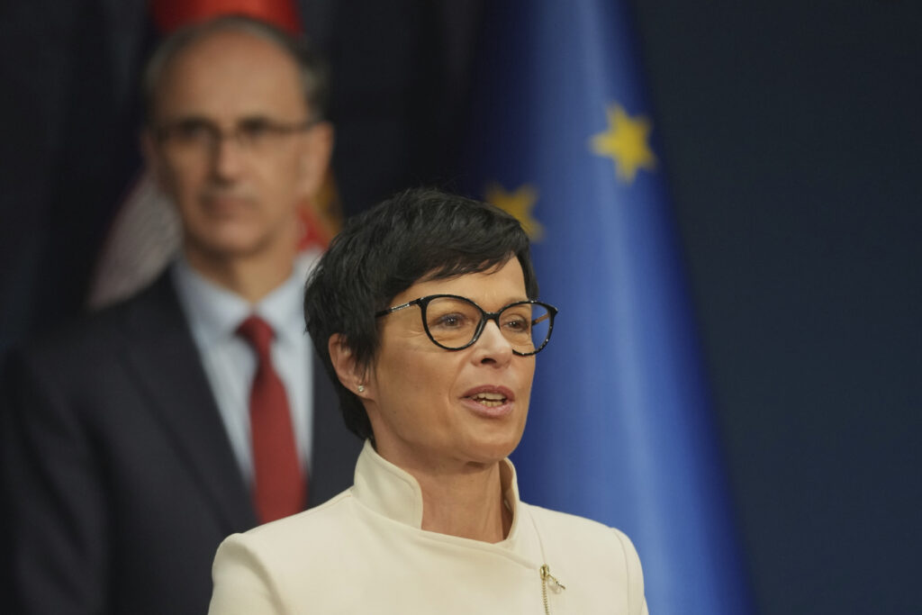 1,5 milliárd euróba kerülhet a demokrácia visszafejlődése | SZMSZ ...