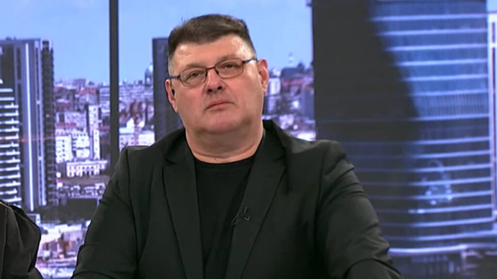 Rendkívüli állapot bevezetését követel ordibálva a rezsim újságírója ...